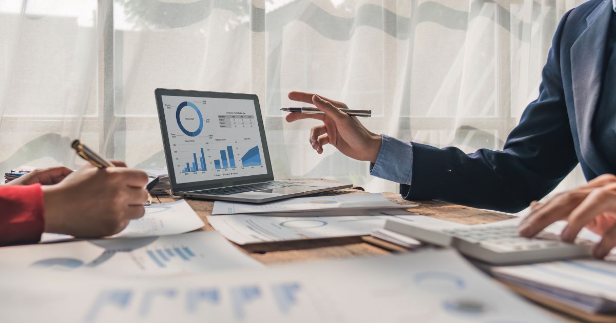 Asesor financiero: cómo emprender en banca | CrediCampus